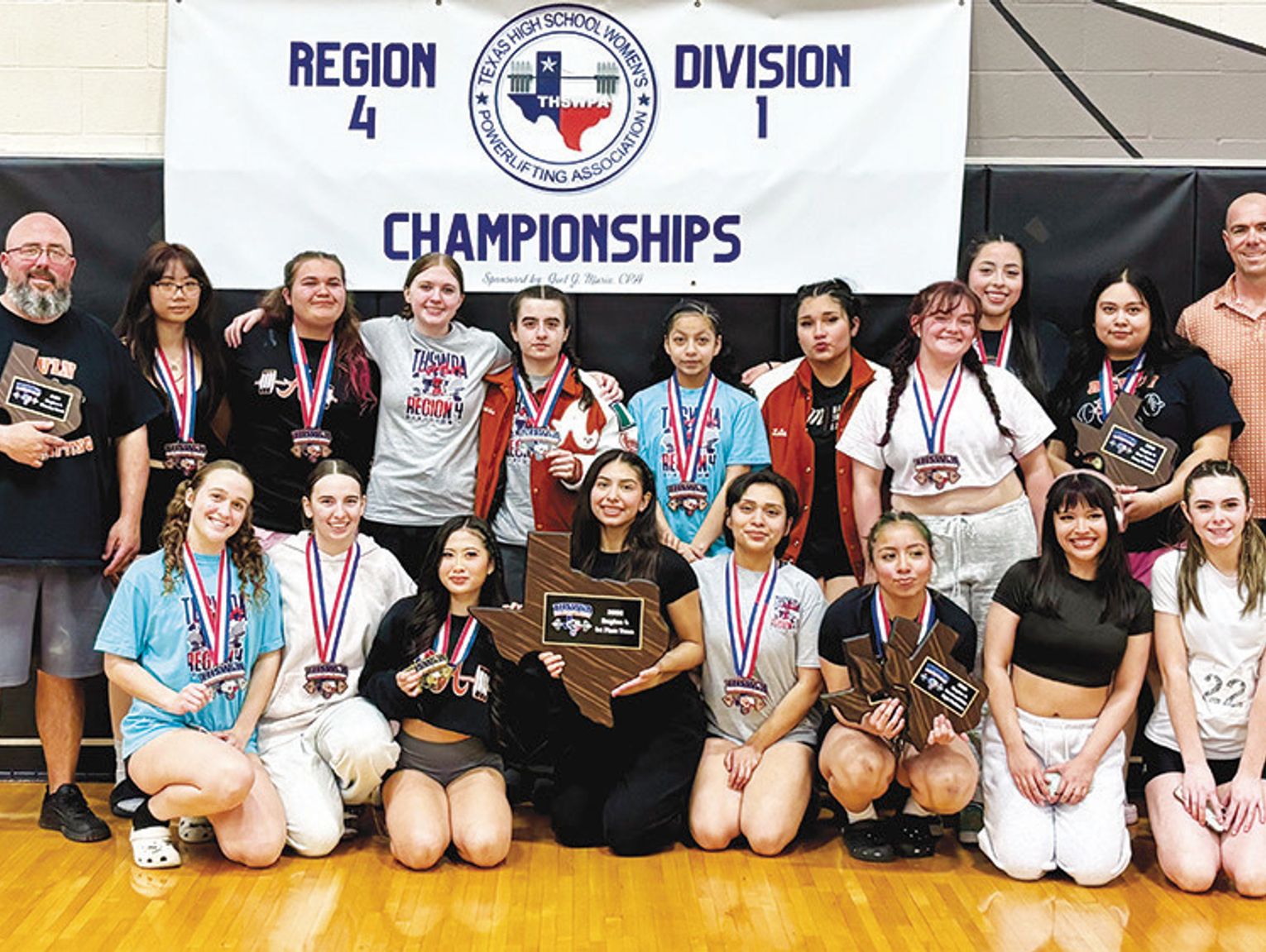 Alvin High School Powerlifting Girls, Boys' Teams shine at regional meets